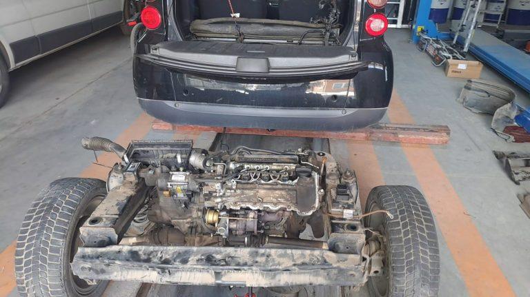 Smart Fortwo 0.8 CDI - Engine removal - Snipool